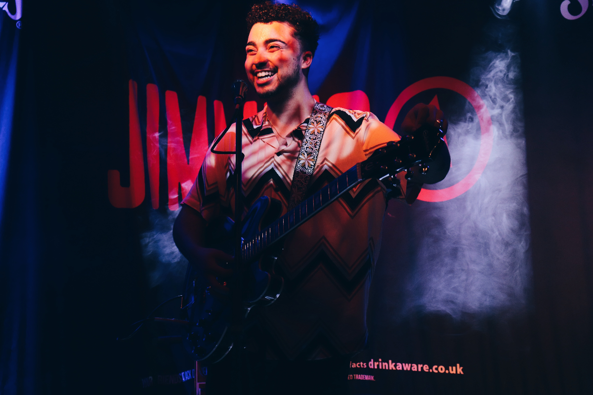 Alex Luke - Gullivers